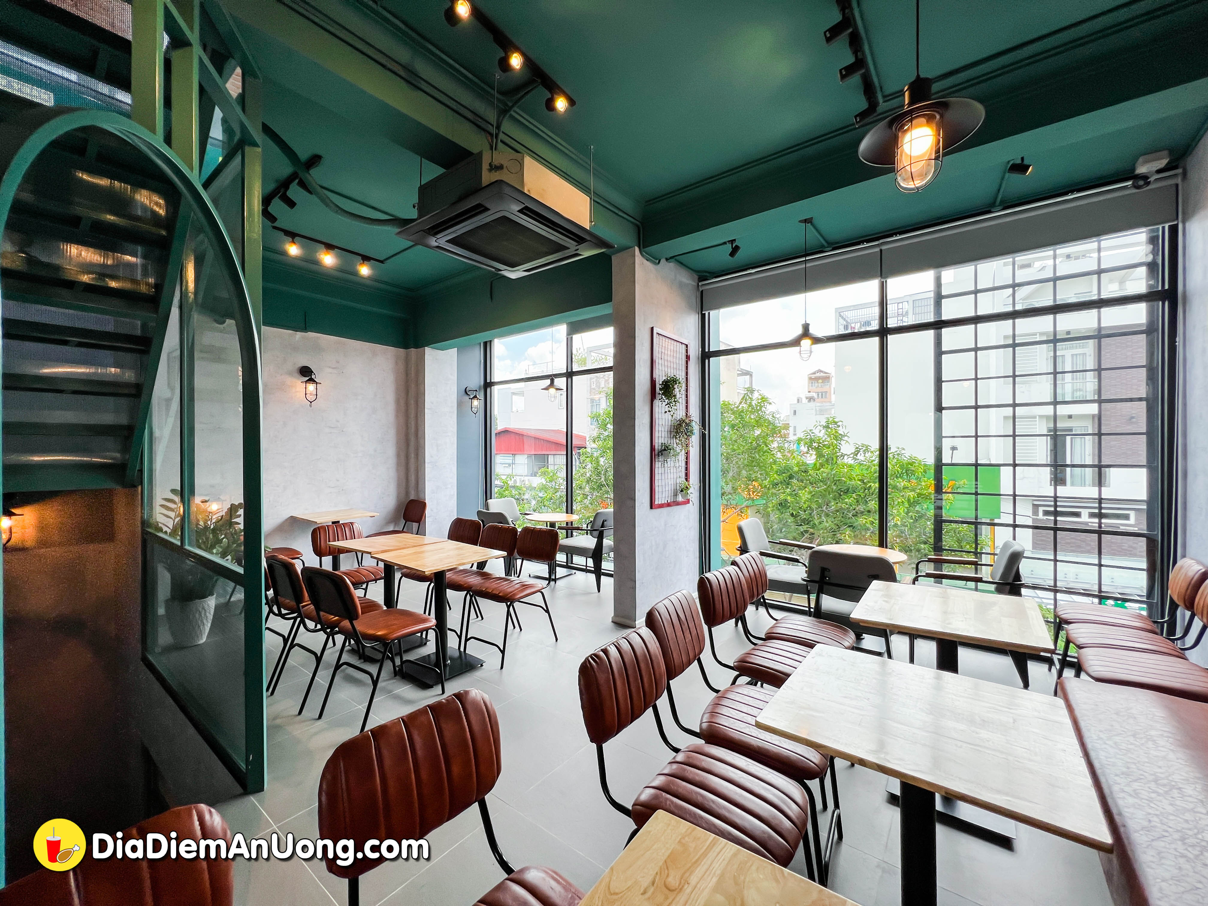 Quên cả oi ả Sài Gòn - ghé KI Coffee tận hưởng không gian nhẹ nhàng ...