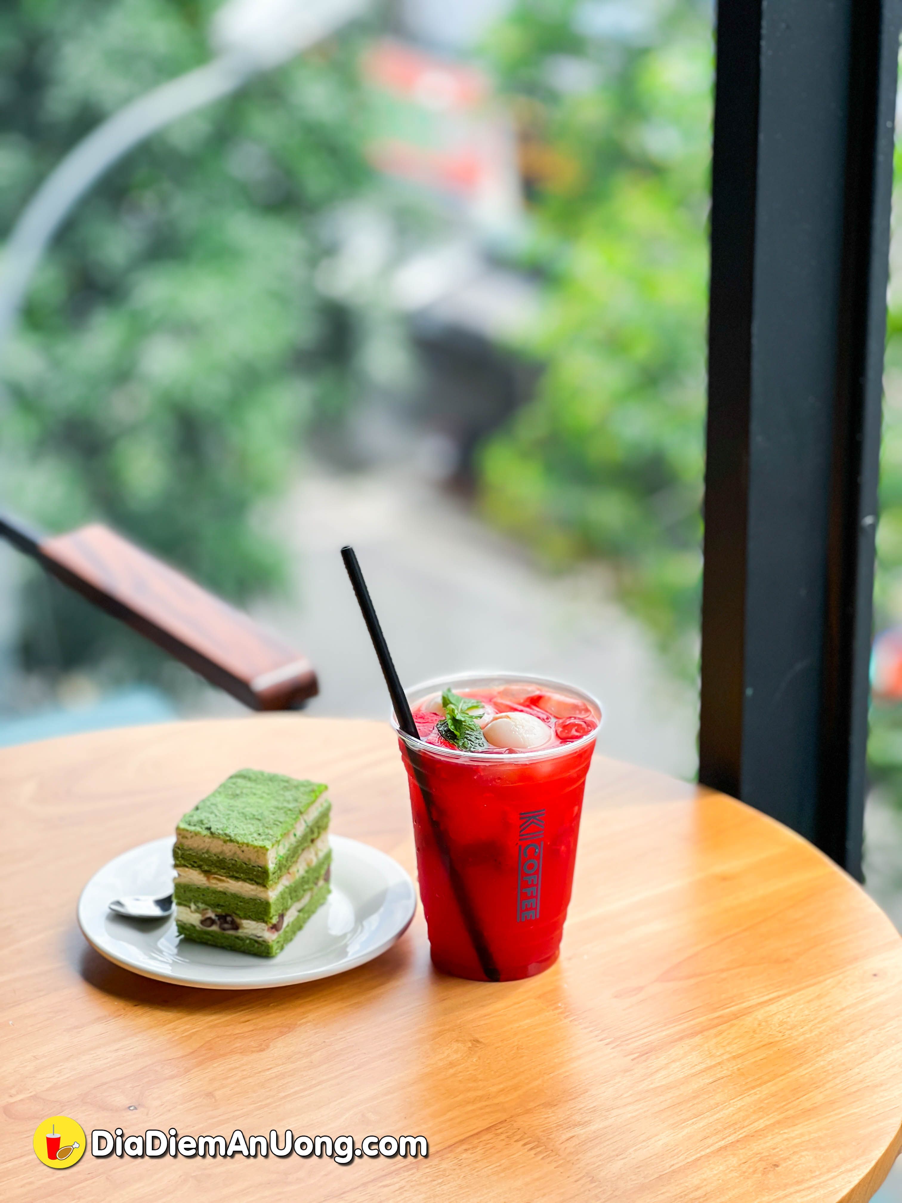 Quên cả oi ả Sài Gòn - ghé KI Coffee tận hưởng không gian nhẹ nhàng ...