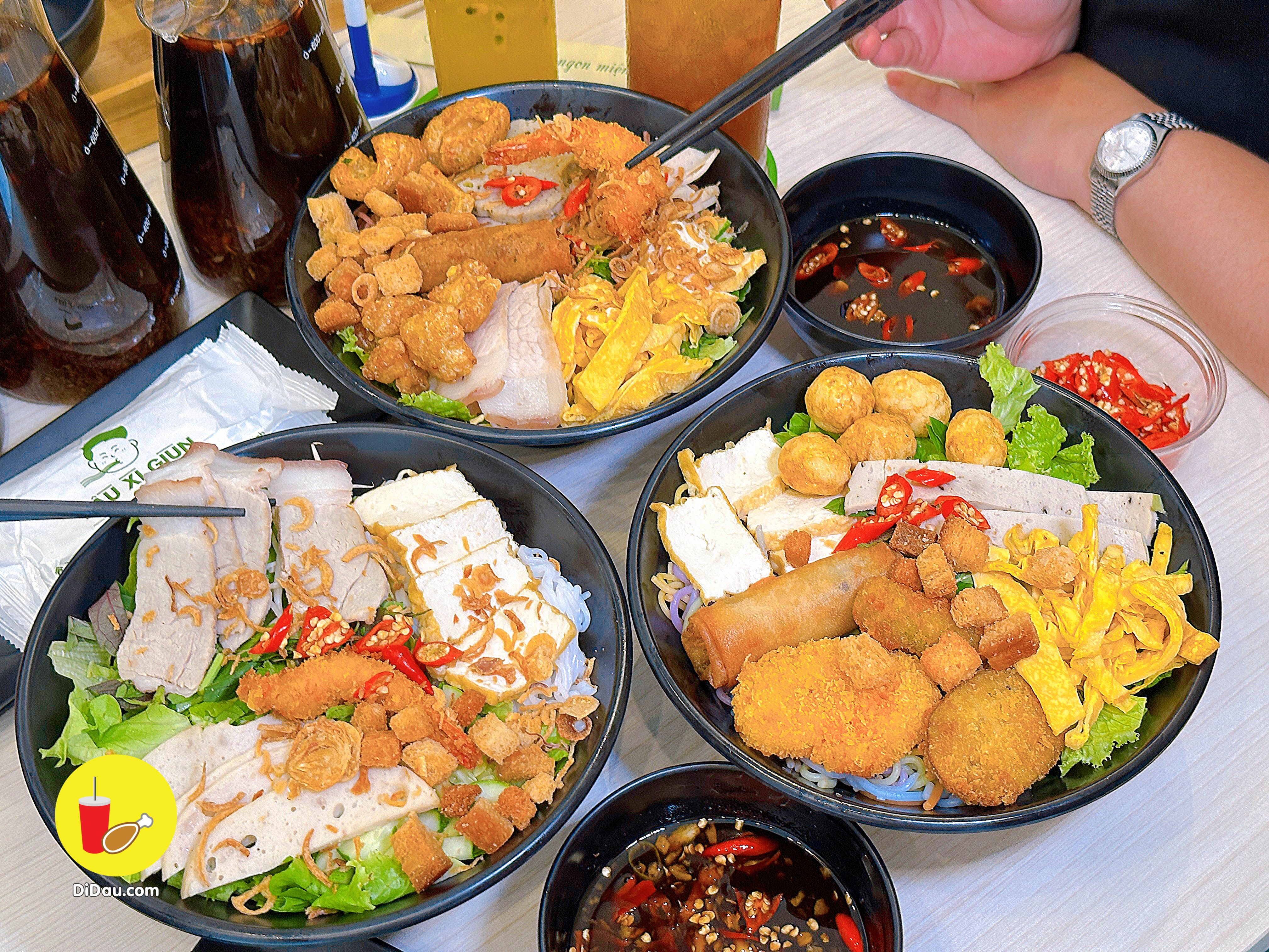Rần Rần Tiệm Bấu Xì Giùn Đà Lạt Nay Có Mặt Tại Sài Gòn Với Phiên Bản Hơn 20 Loại Topping Tha 