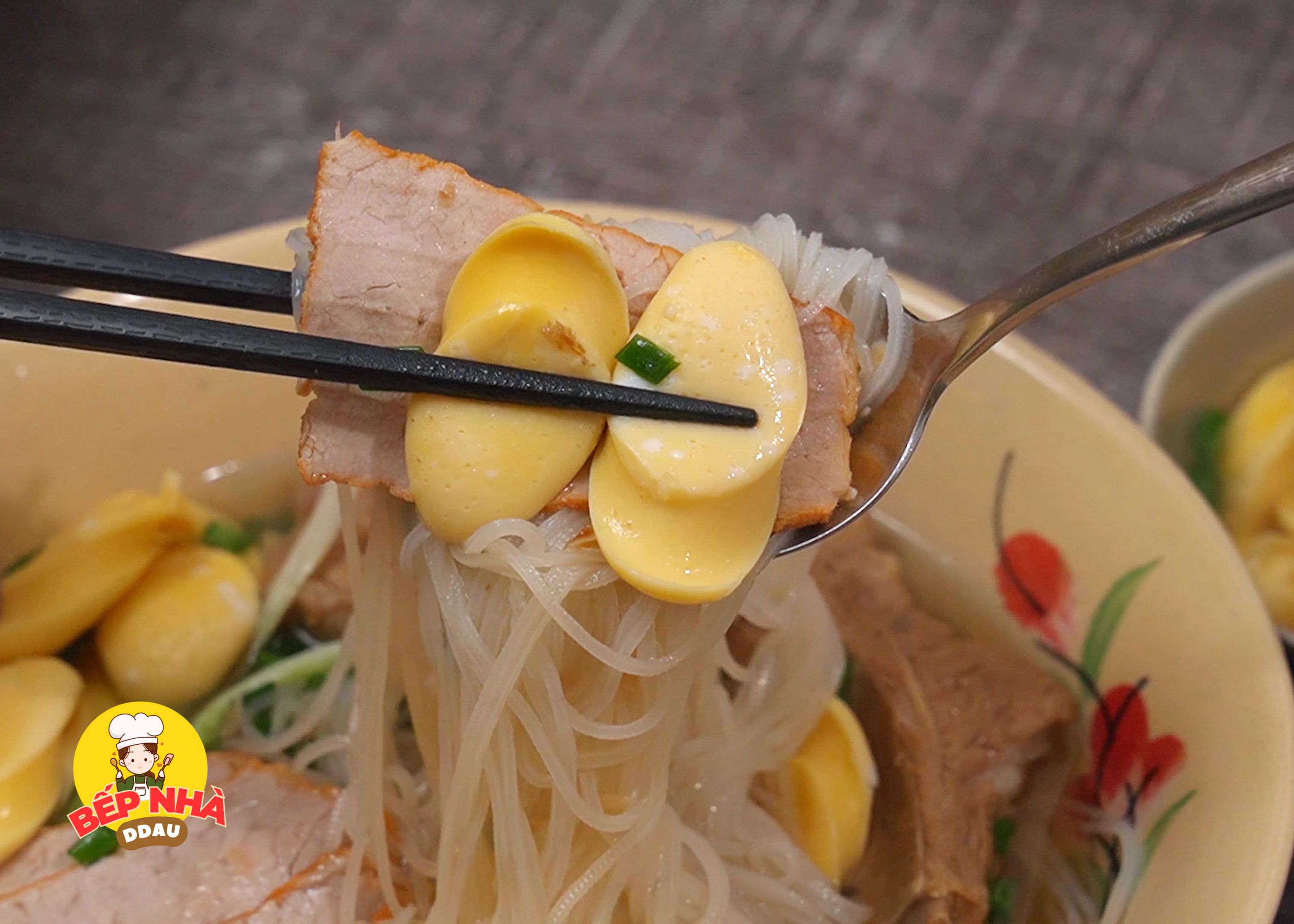 Tưởng là khó nhưng lại dễ không ngờ với công thức Hủ Tiếu Trứng Cuộn ...